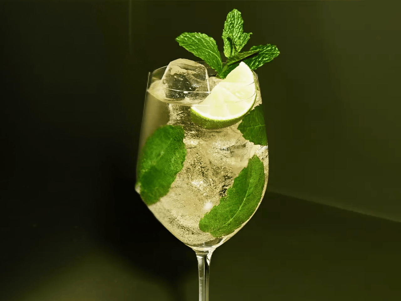 Alcohol-Free Hugo Spritz | Non-Alcoholic Sparking Wine Cocktail – Santé ...